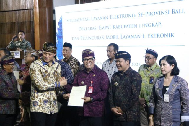 Bupati Tabanan Hadiri Kegiatan Implementasi Layanan Elektronik oleh ...