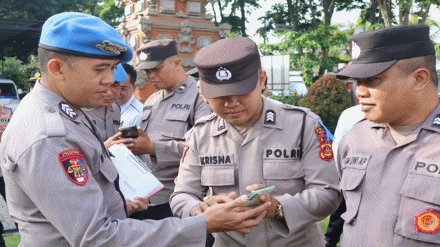 Cegah Judi Online, Propam Razia Handphone Anggota Polres Tabanan